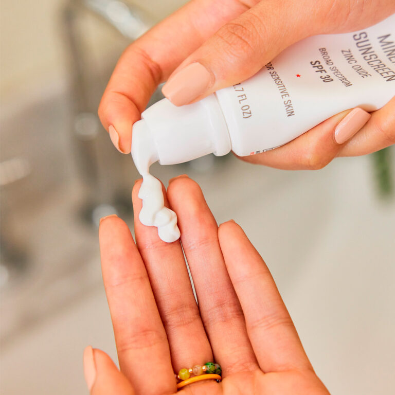 First Aid Beauty Mineral Sunscreen Zinc Oxide Broad Spectrum SPF 30 ...